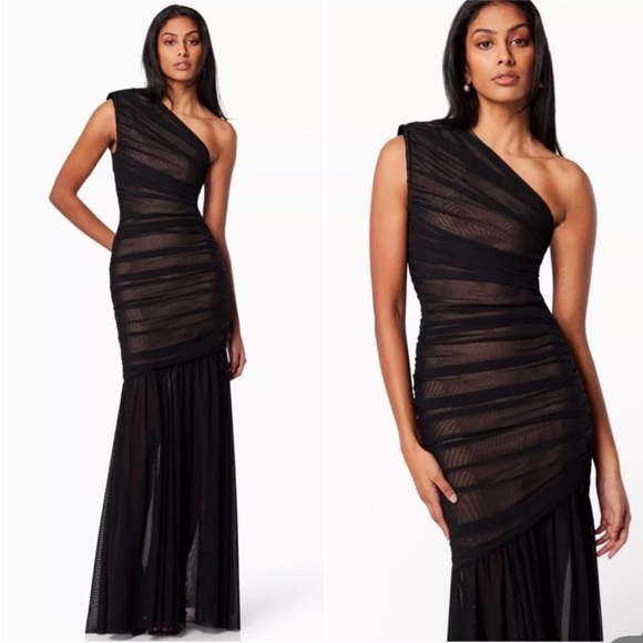 Elliatt | Dresses | New Elliatt Vienna Black One Shoulder Ruched Gown ...